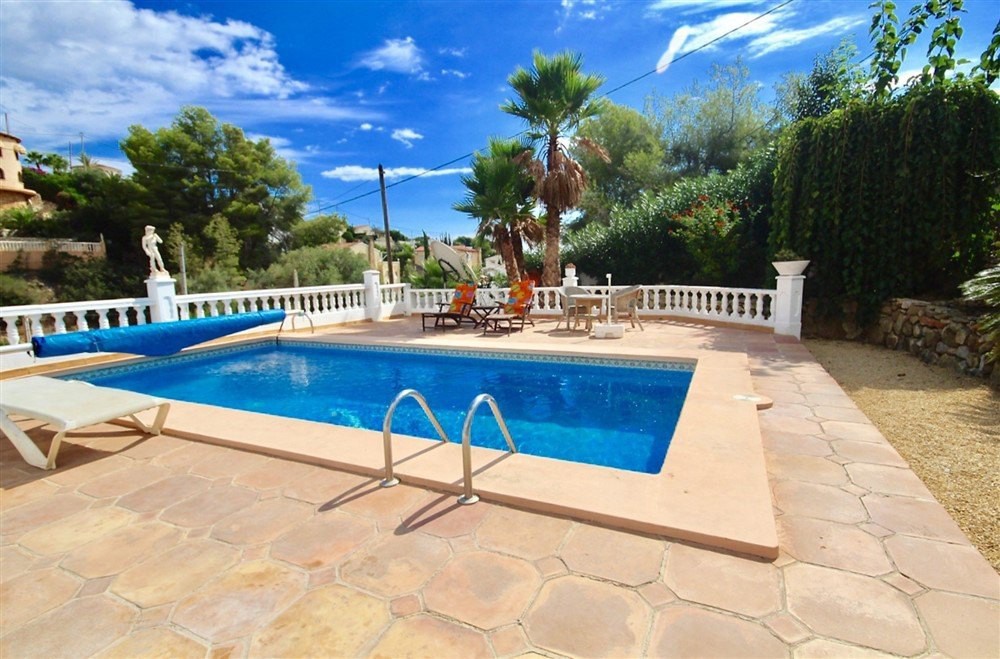 Vilă privată minunată cu piscină și grădină - tripinvest.ro